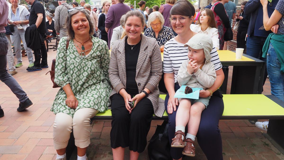 100 Jahre Ludwig-Meyn-Gymnasium: So ausgelassen war die Feier | SHZ