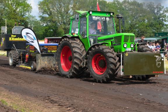 28. Trecker Treck: Wenn die Vorderräder abheben, ist es vorbei | SHZ