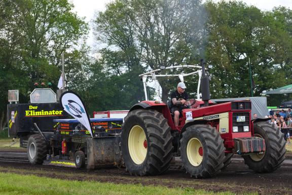 28. Trecker Treck: Wenn die Vorderräder abheben, ist es vorbei | SHZ