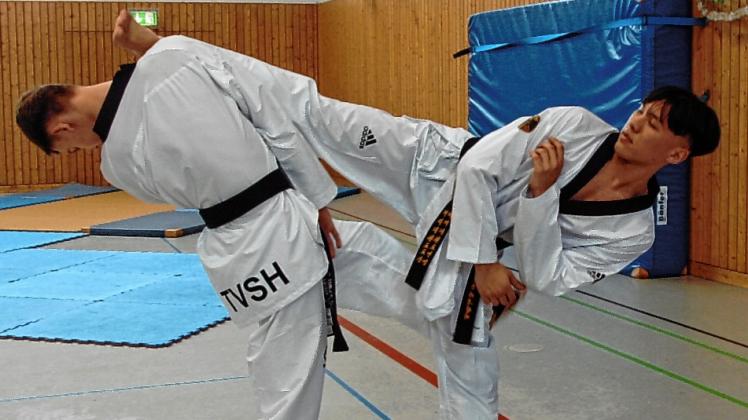 Ein thailändisches Talent kämpft in Kiebitzreihe für seinen Traum