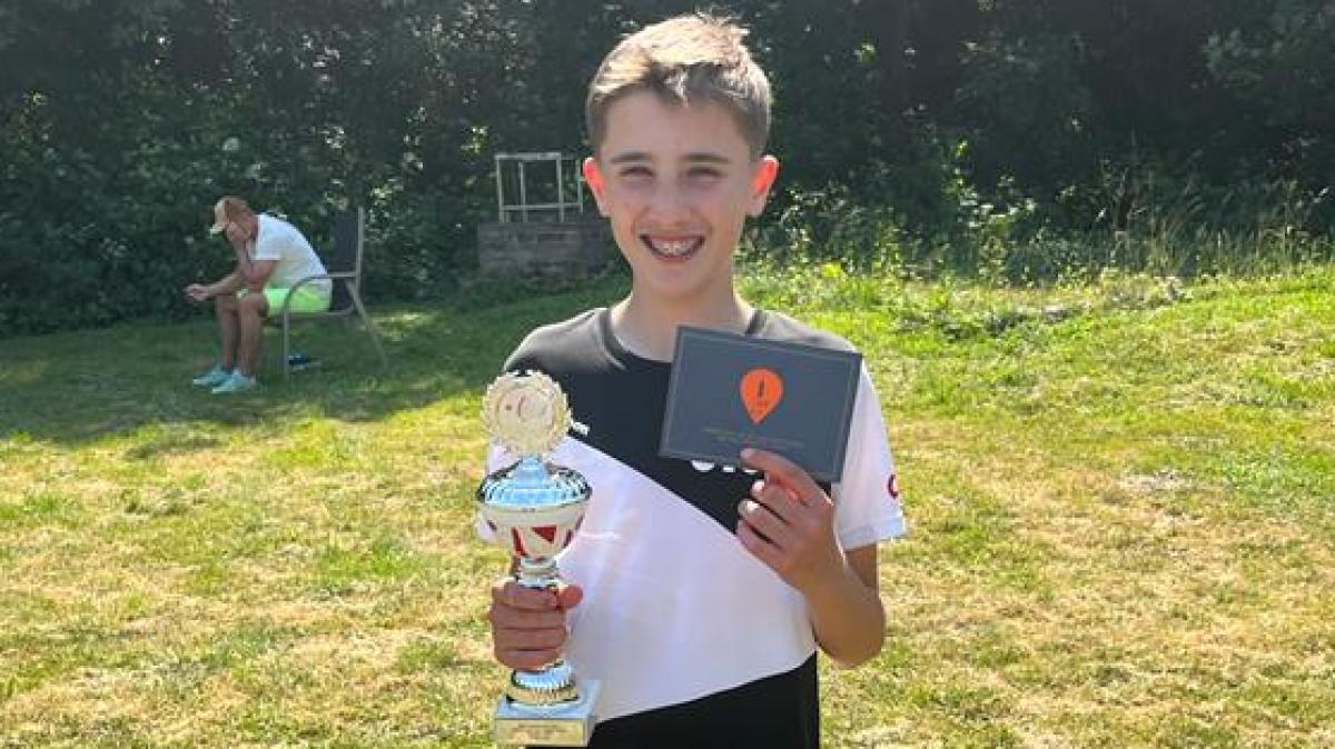 Delmenhorster Linus Heubach wird Tennis-Regionsmeister