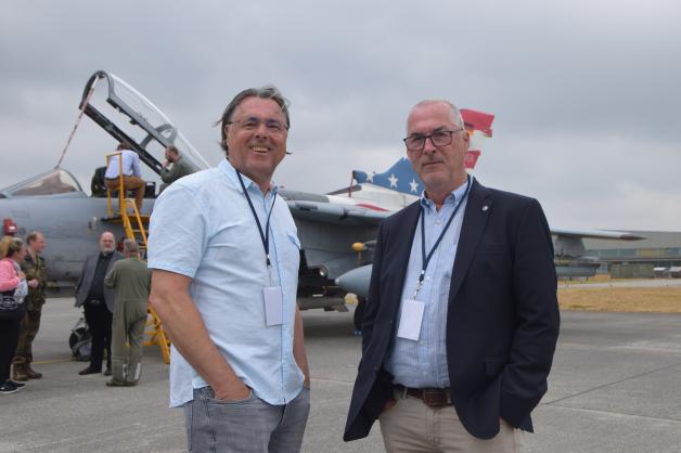 Fast 40 Bürgermeister aus der Region besuchen „Air Defender“