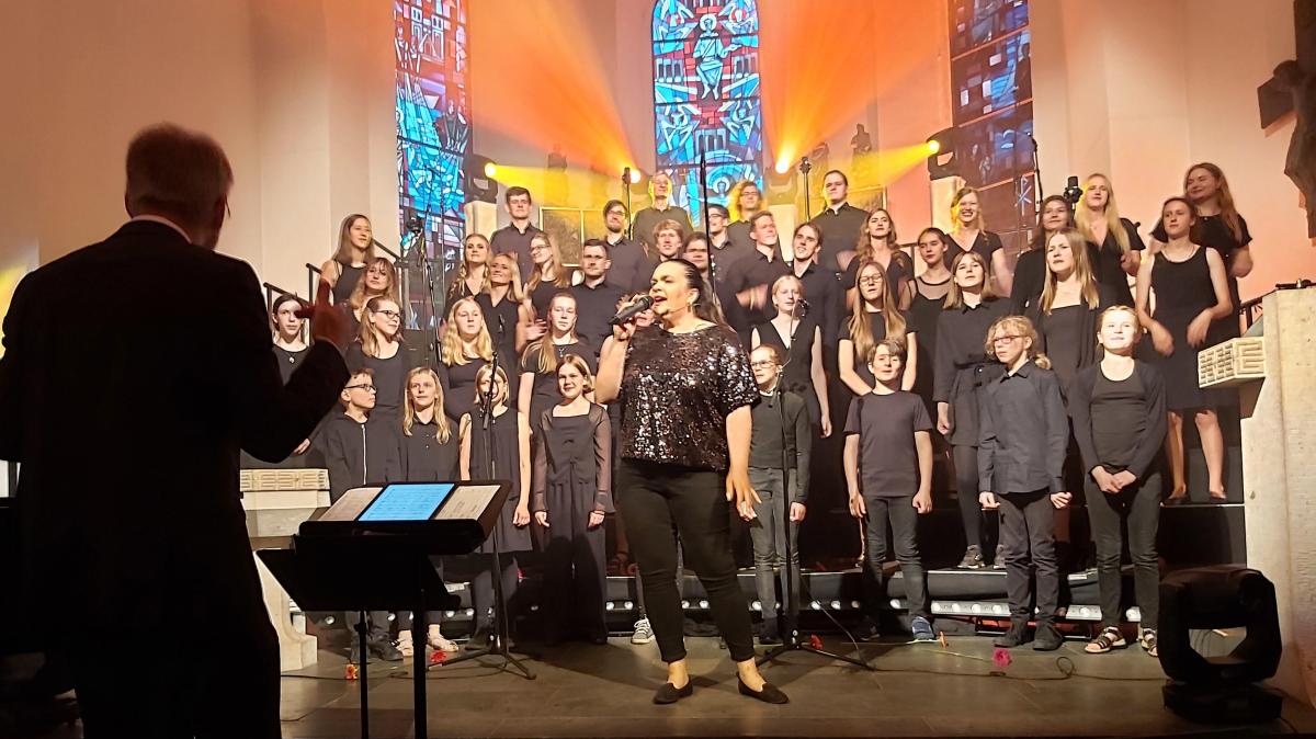 Gospelnacht Bad Oldesloe: Starke Stimmen in der Peter-Paul-Kirche