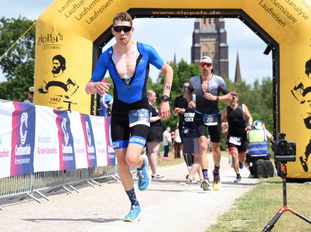 Leif Schröder-Groeneveld gewinnt Viking-Triathlon 2023