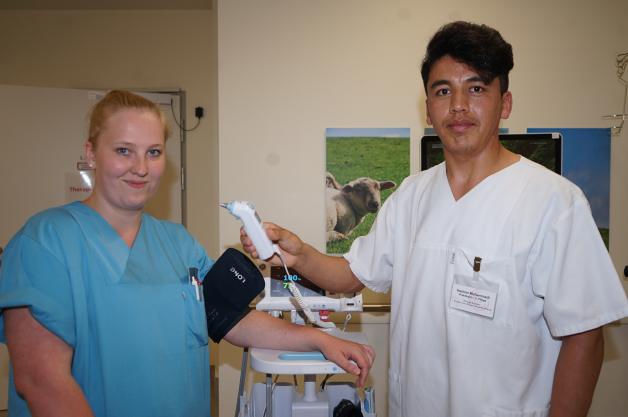 Fachkräftemangel in Neumünster: Praktikum für Flüchtlinge am FEK