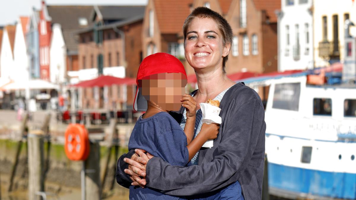 Jasmin Tawil mit Sohn in Husum vereint