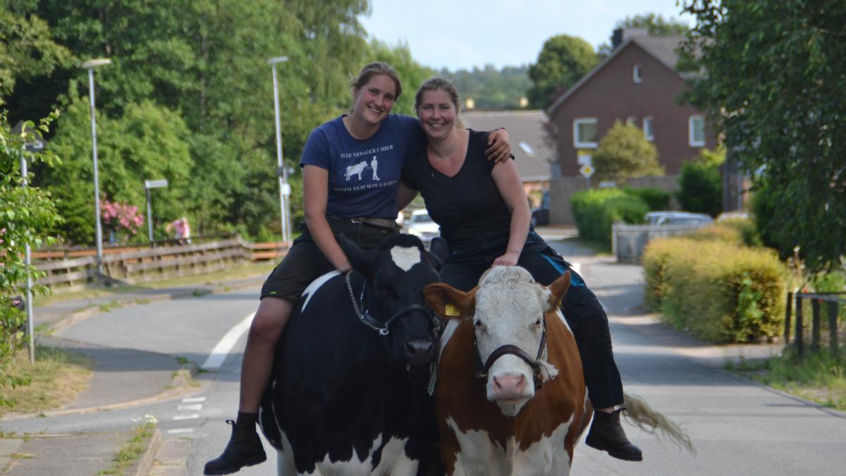 Ida Schmit und ihre Kühe erreichen Winnert
