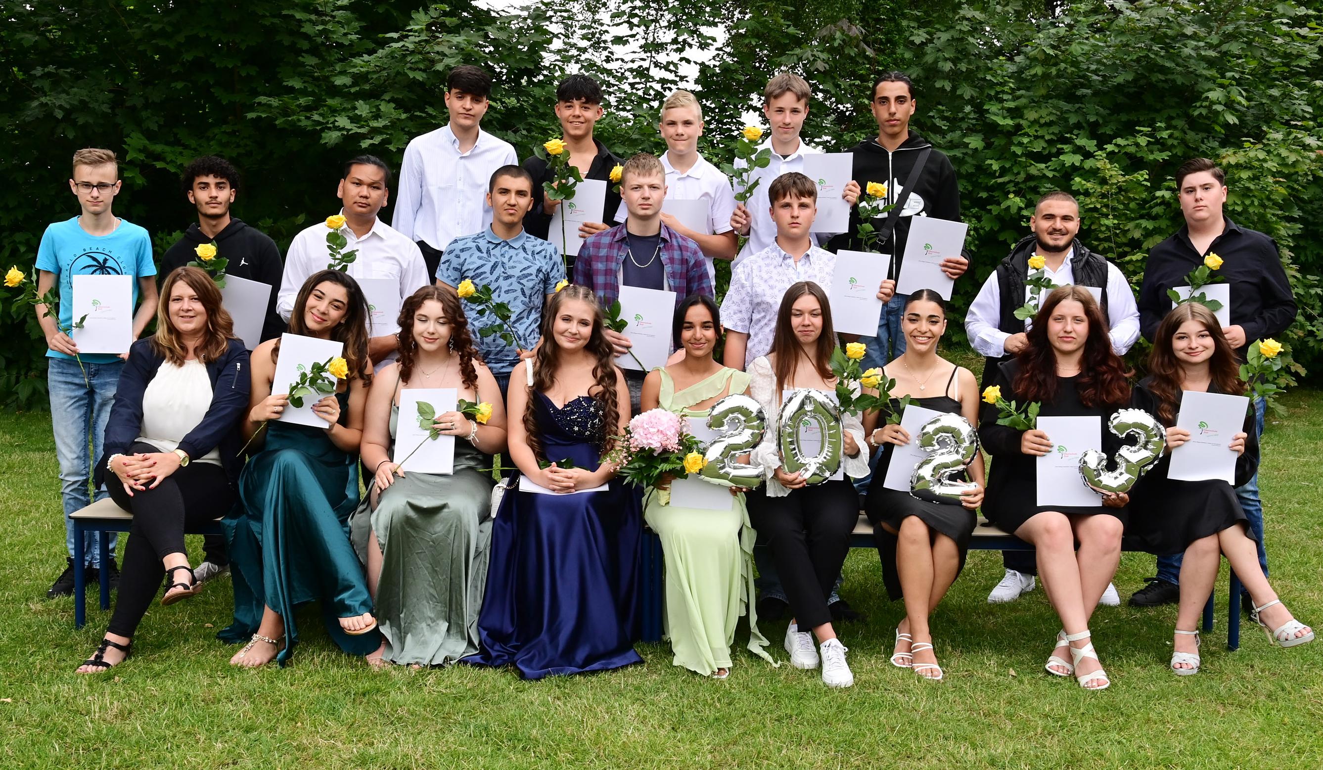 Bilder der Abschlussklassen 2023 in Delmenhorst und Ganderkesee