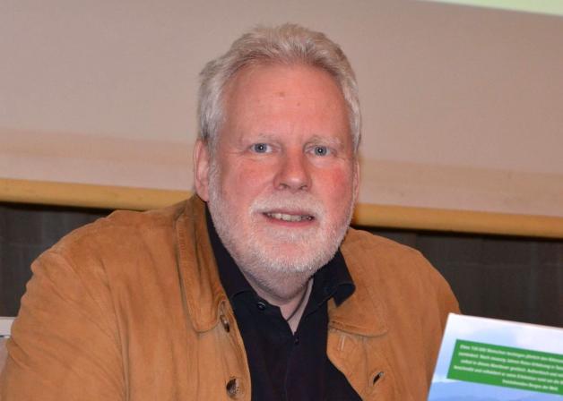 Liedermacherin Anne Haigis in der Kellinghusener Ulmenhofschule