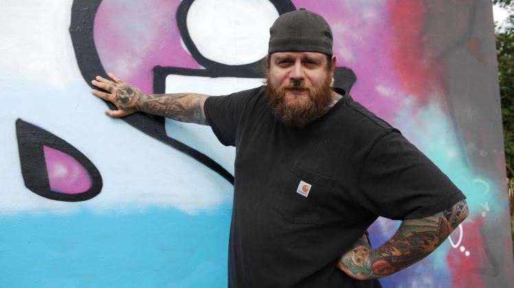 Streetworker Kevin Petersen ist in Husum unterwegs