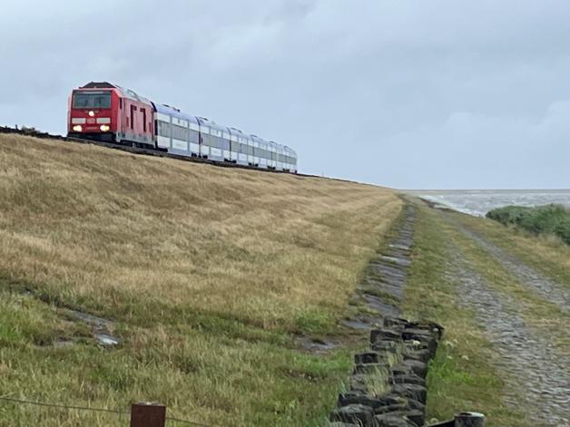 Sturmtief „Poly“: Das müssen Zugreisende nach Sylt jetzt wissen