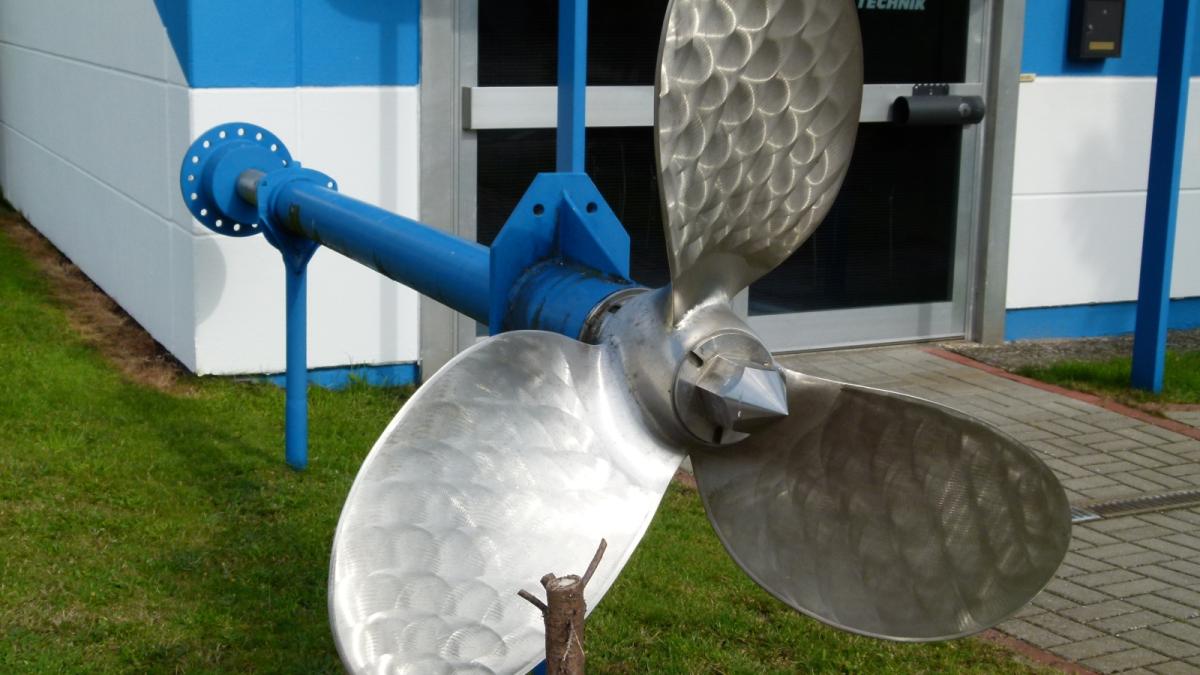 Wo ist die Schiffsschraube der Propeller-Firma Becker aus Wedel?