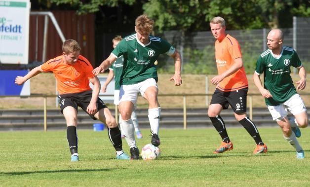38. LZ-Fußballturnier: TuS Rotenhof schlägt TuS Jevenstedt 4:2