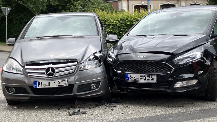 Ford-Fahrerin bei Unfall auf B4 in Hasloh schwer verletzt