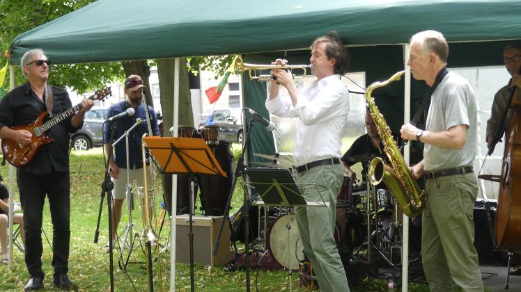 Jazz Infusion spielte auf dem Kirchplatz in Glückstadt