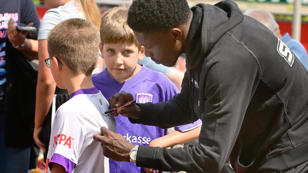 Christian Conteh wieder im Mannschaftstraining des VfL Osnabrück