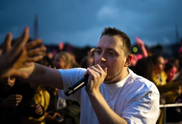 1500 Gäste tanzen zu den Star-DJs HBz im Hafen von Föhr