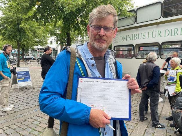 Neumünster: Unterschriften gegen „Demokratie-Abbau“ aus Kiel