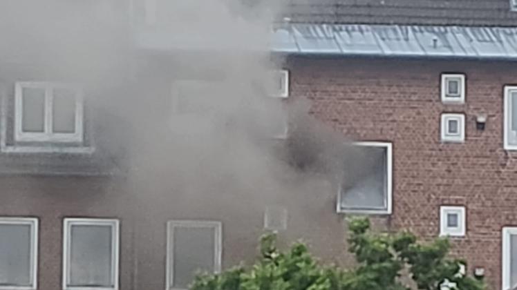 Rendsburg: Feuerwehr rettet vier Menschen aus brennendem Haus