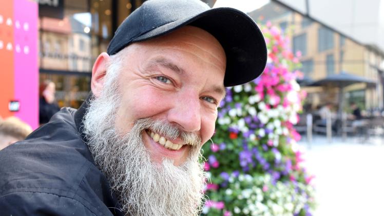 Osnabrück: Sven Aufermann ist Barkeeper und Sänger