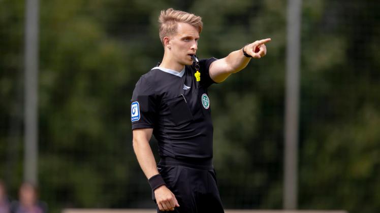 Norderstedt: Schiedsrichter Luca Jürgensen über sein Profi-Debüt