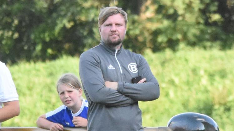 Fußball: Büdelsdorfer TSV macht weiter mit Trainer Arend Müller
