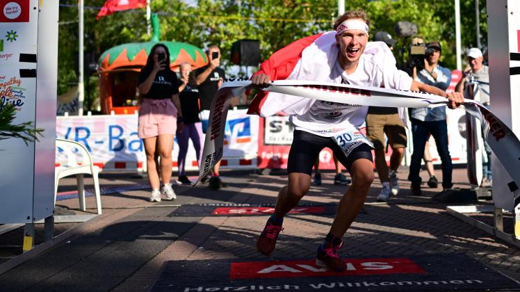 Lensahn: Thomas Maksymowicz Weltmeister im Ultra-Triple-Triathlon