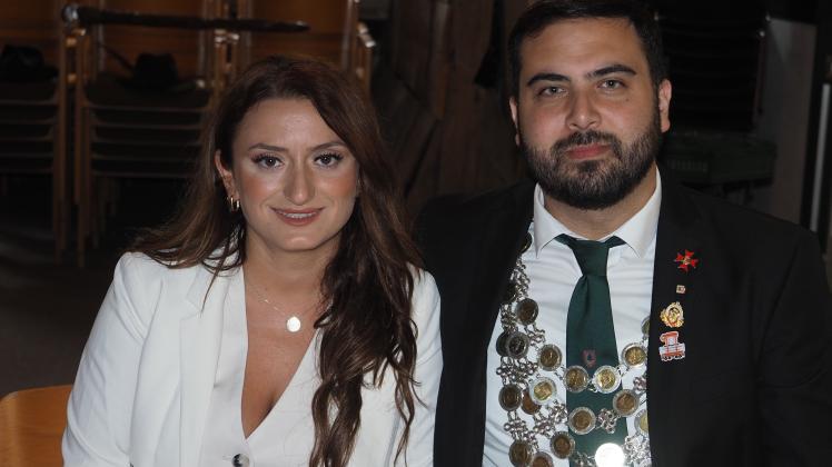 Uetersens Kloster: Gildekönig Karabacak zu Besuch beim Probsten