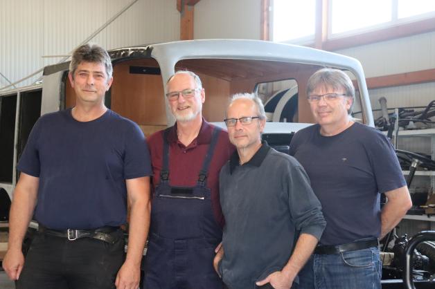 14 Männer und ein Auto: Das sind die Oldtimerfreunde Kummerfeld