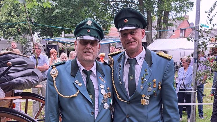 Thorsten Kamper bekommt Orden des Schützenvereins Groß Mimmelage