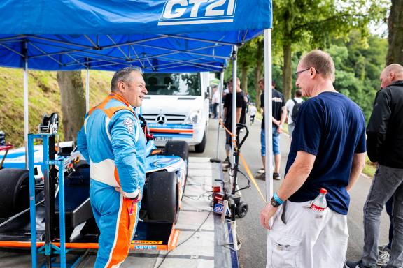 In Bildern: Was passiert hinter den Kulissen beim Bergrennen in Borgloh?