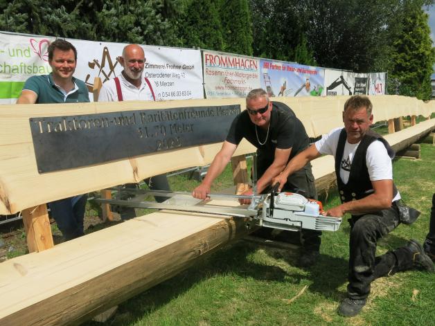 Kein Weltrekord, aber ein Hingucker: Längste Bank steht in Merzen