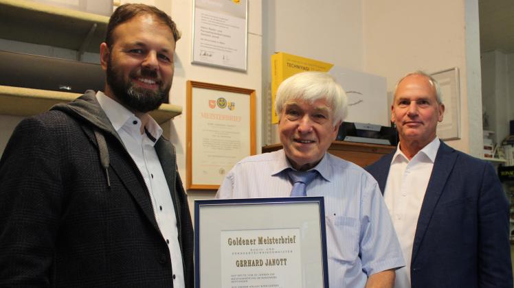 Flensburg: Fernsehtechniker Gerhard Janott ausgezeichnet