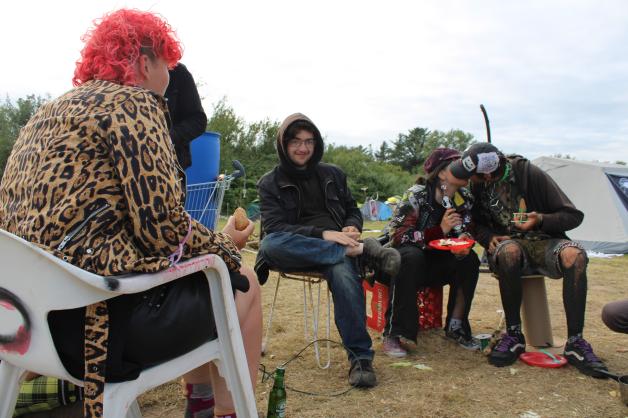 Protestcamp der Punks auf Sylt: So sieht der Alltag in Tinnum aus