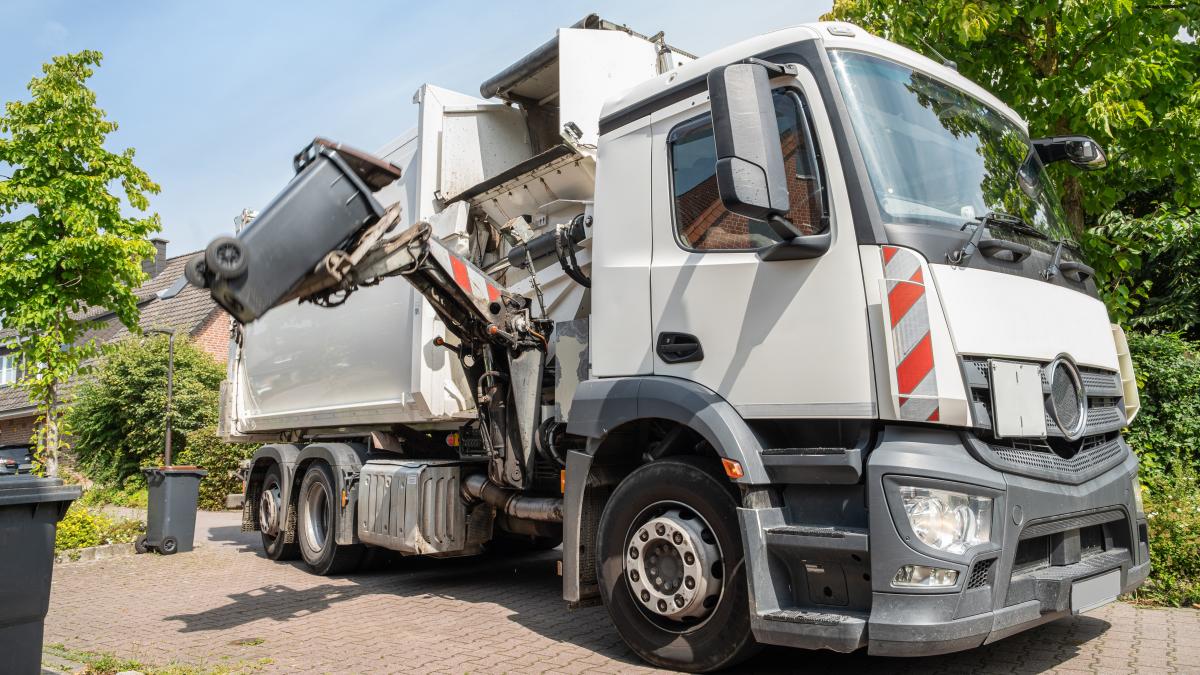 Landkreis Oldenburg: Darum schlucken die Müllautos Tonnen