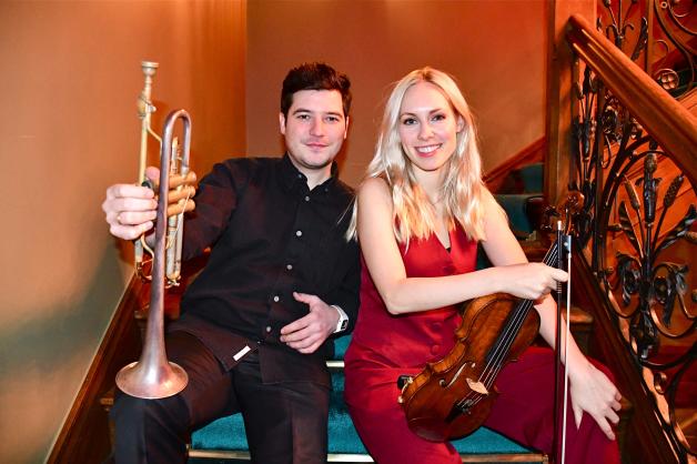 Moorrege: Festival mit Künstlern und Musikern auf Schloss Düneck