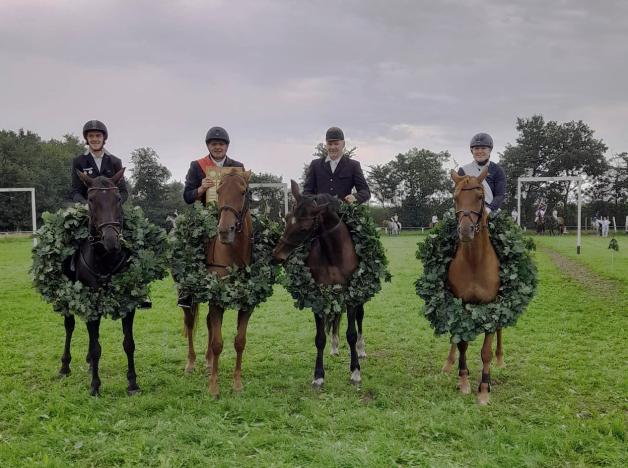 Ringreiten in Medelby: Die Gastgeber holen die Siegerstandarte