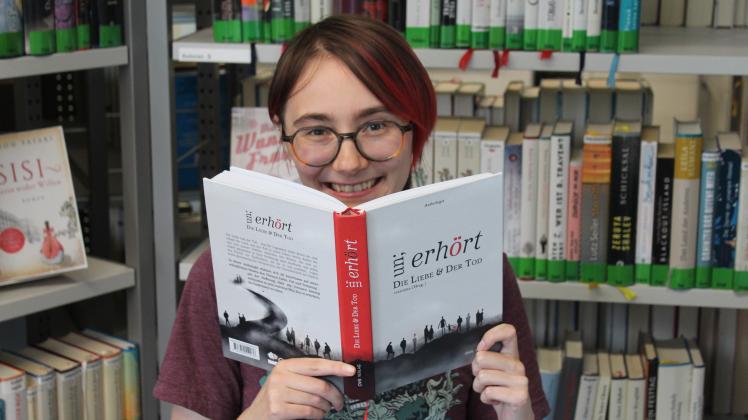 Glinde: Mitarbeiterin der Stadt veröffentlicht Kurzgeschichte