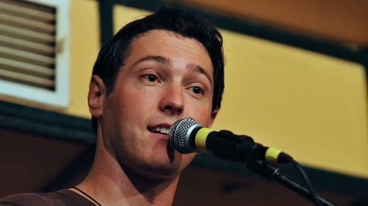 Gerrit Hoss gibt Konzert im Freibad Lägerdorf