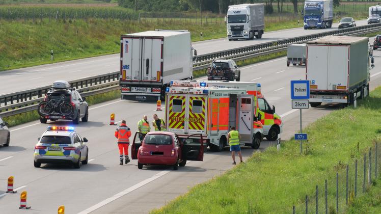 Unfall und Stau auf der A7 am Bordesholmer Dreieck
