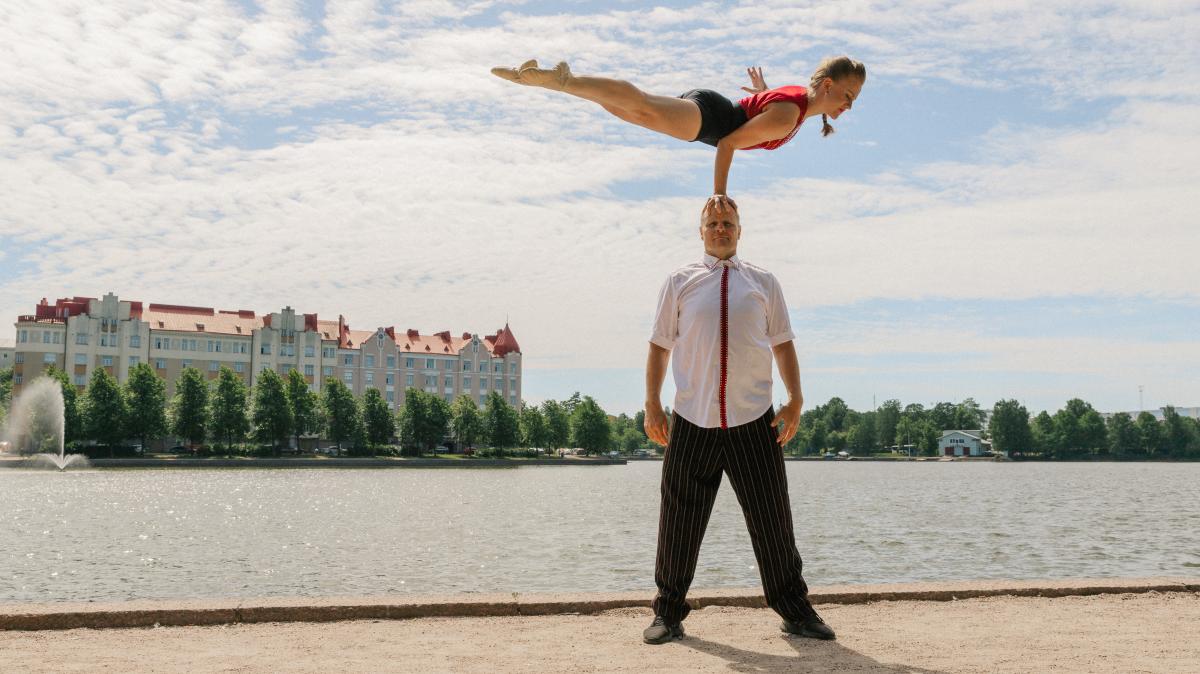 Hula-Hoop auf Föhr: Kleinkünstler erobern in Wyk den Sandwall