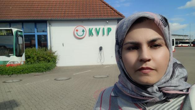 Nach Flucht: Afghanin fährt nun Linienbus im Kreis Pinneberg