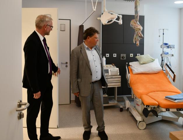 Minister Andreas Philippi eröffnet die Geburtshilfe Quakenbrück