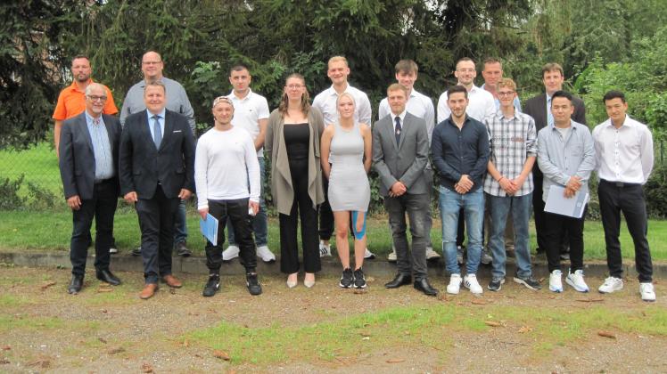 Maler- und Lackierer-Innung Holstein-Nord spricht Lehrlinge frei