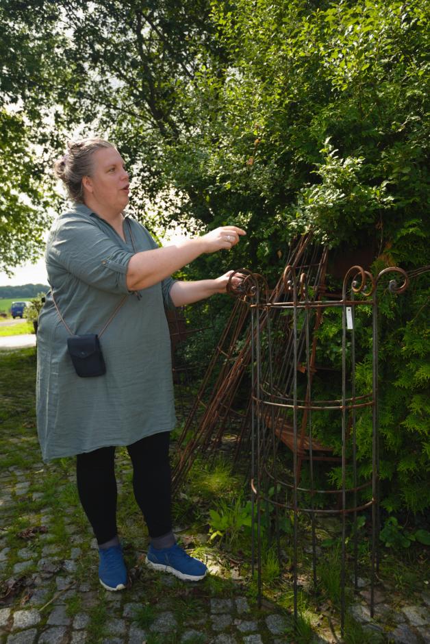 Blech im Garten Meezen Andrea Jülich hat besondere rostige Kunst