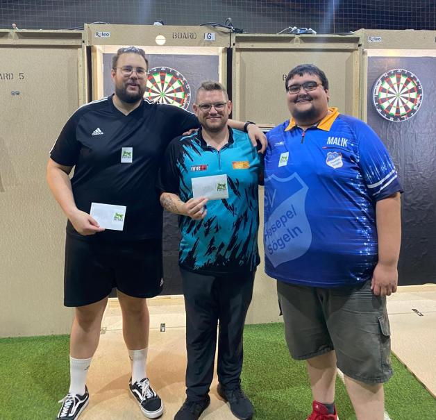 Der Heseper Malik Wunderlich holt die Darts-Elite in die Region