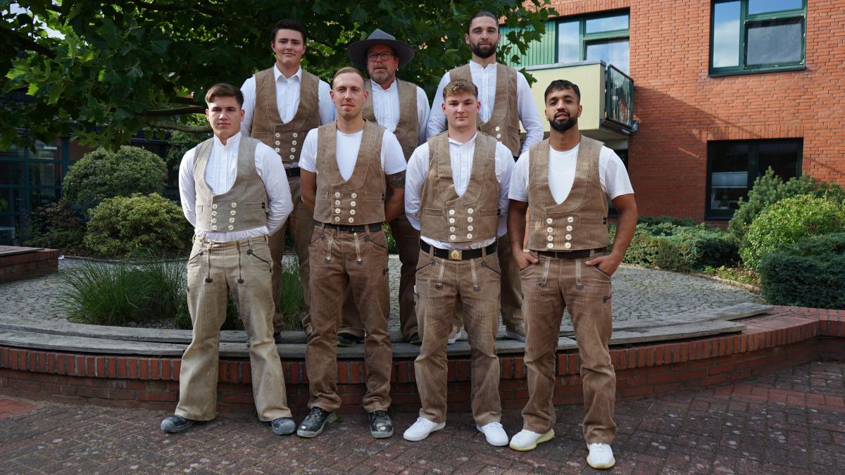 Neumünster: 26 Maurer- und Zimmerergesellen freigesprochen