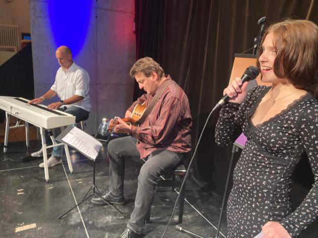 Der Elmshorner Frank Ramson stellt seinen ersten Roman vor