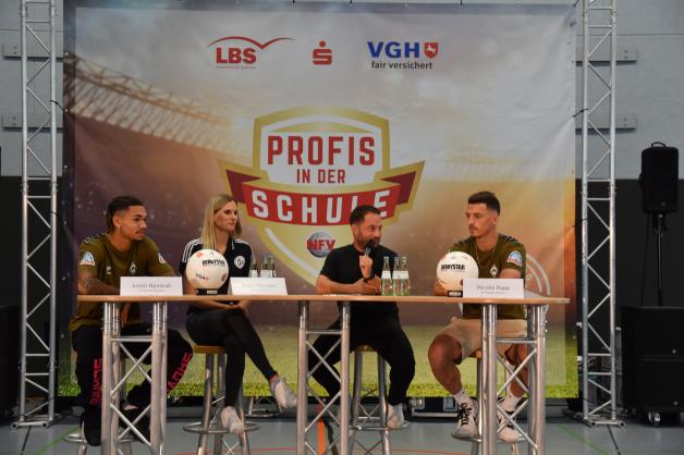 Werder-Profis zum Anfassen in der Oberschule Süd in Delmenhorst