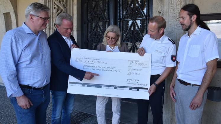 Polizeiorchester erlöst in Delmenhorst 5000 Euro für Prävention